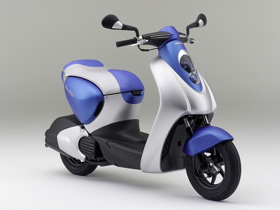 Honda Develops Hybrid Scooter Prototype | Honda Global Corporate Website