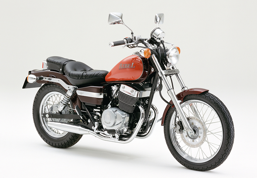 Honda | 本格的アメリカンスタイルのスポーツバイク「ホンダREBEL（レブル）」のエンジン外観やカラーリングなどを一新し発売
