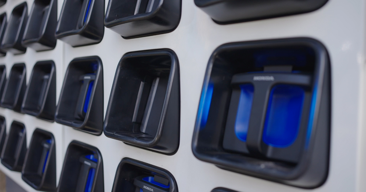 Battery sharing service for electric three-wheeled cabs started in ...